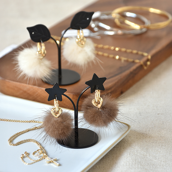 冬の装いに彩りをプラス！GOLDYのアクセサリーでおしゃれコーデ | 伊東ショッピングプラザデュオ